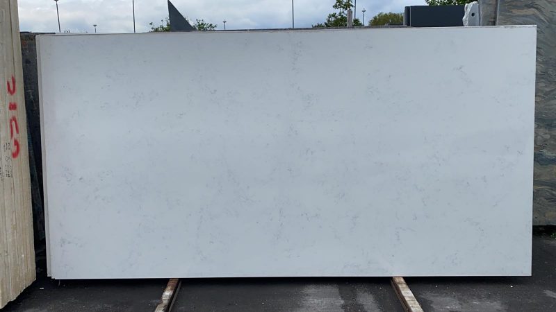 Calacatta Novara Jumbo Quartz 3cm – UK Stone Company