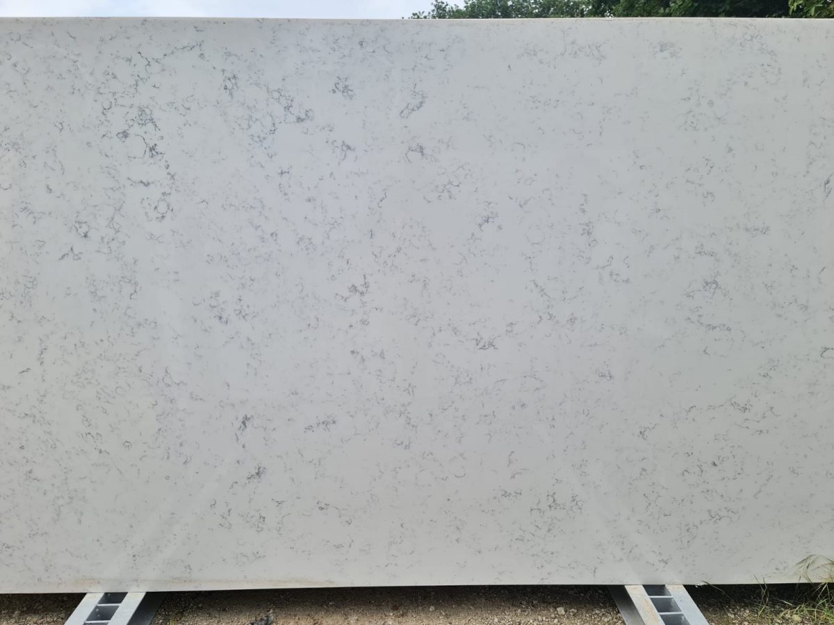 Calacatta Novara Jumbo Quartz 3cm – UK Stone Company