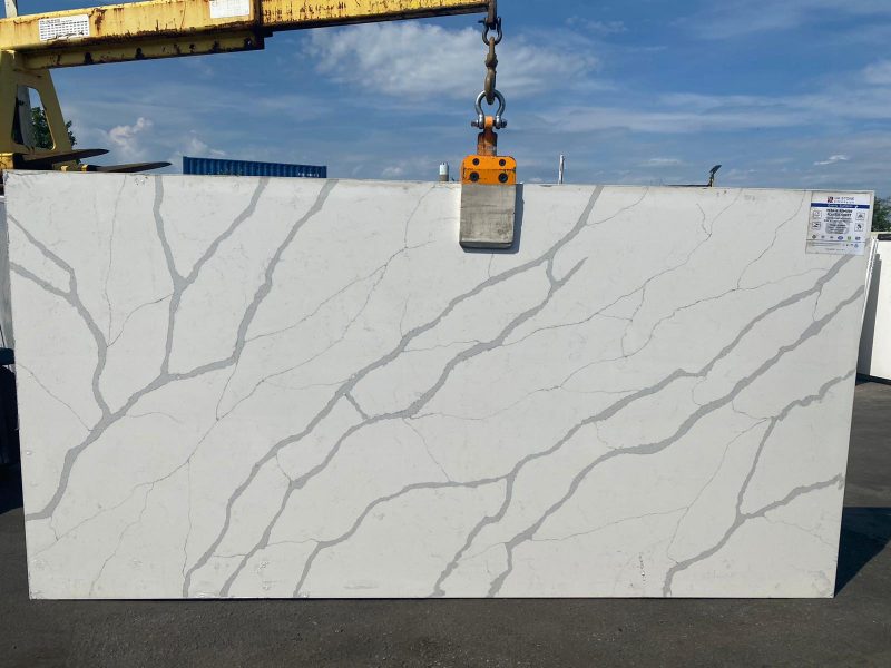Calacatta Novara Jumbo Quartz 3cm – UK Stone Company